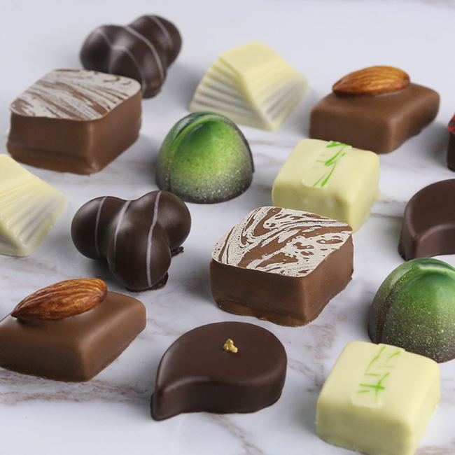 Small Splendid Assorted Praline Tray (24pcs) - Schoggi Meier