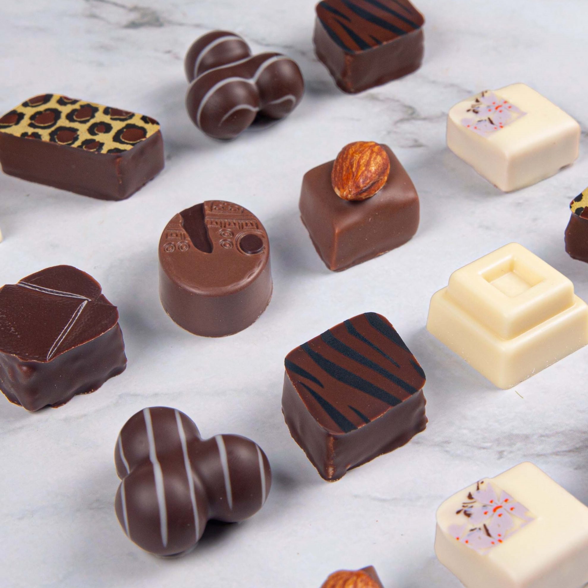 Small Blissful Assorted Praline Tray (24pcs) - Schoggi Meier