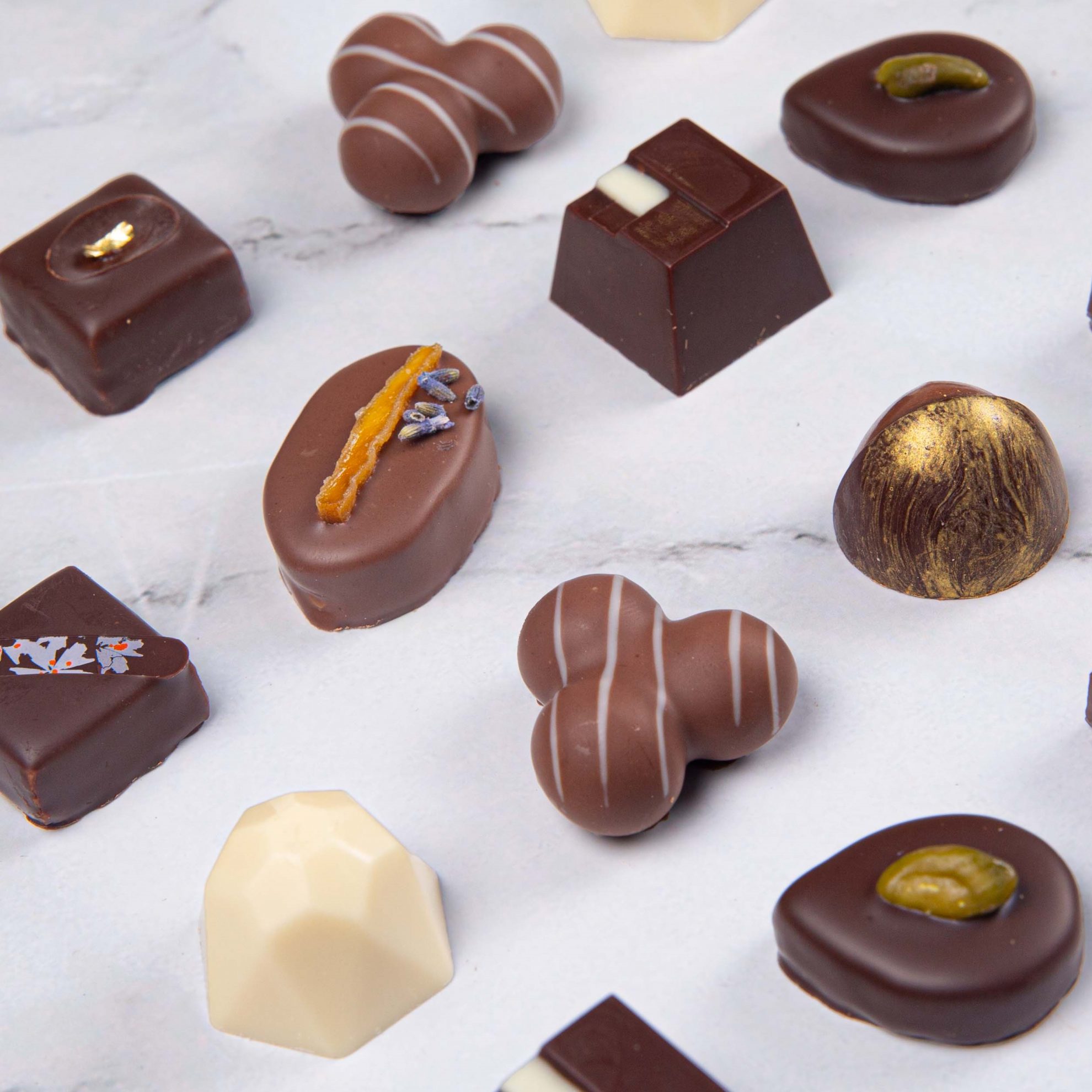 Small Graceful Assorted Praline Tray (24pcs) - Schoggi Meier