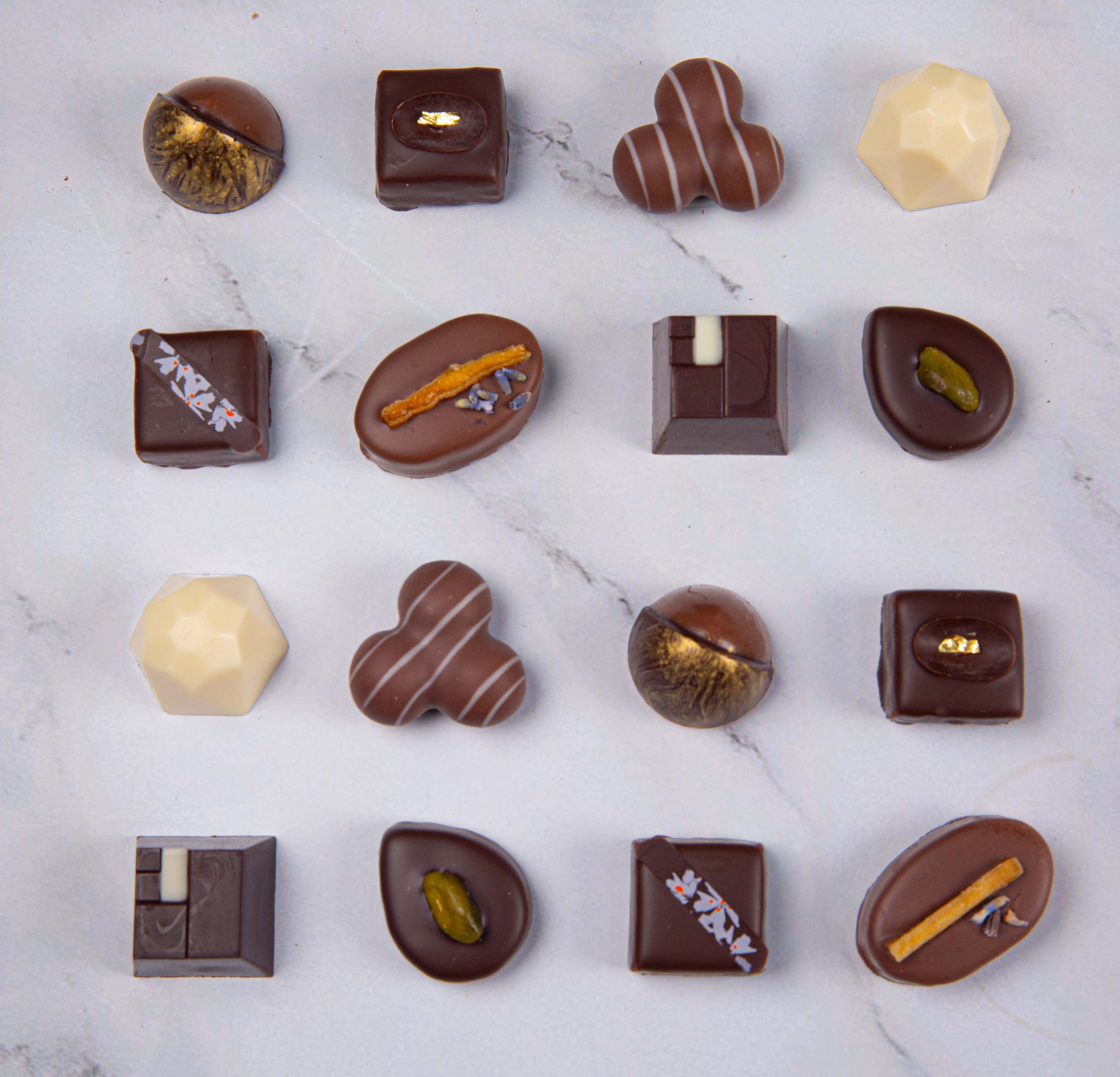 Small Graceful Assorted Praline Tray (24pcs) - Schoggi Meier